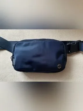 lululemon athletica | Bags | Lululemon Mini Navy Crossbodyfanny Pack ...